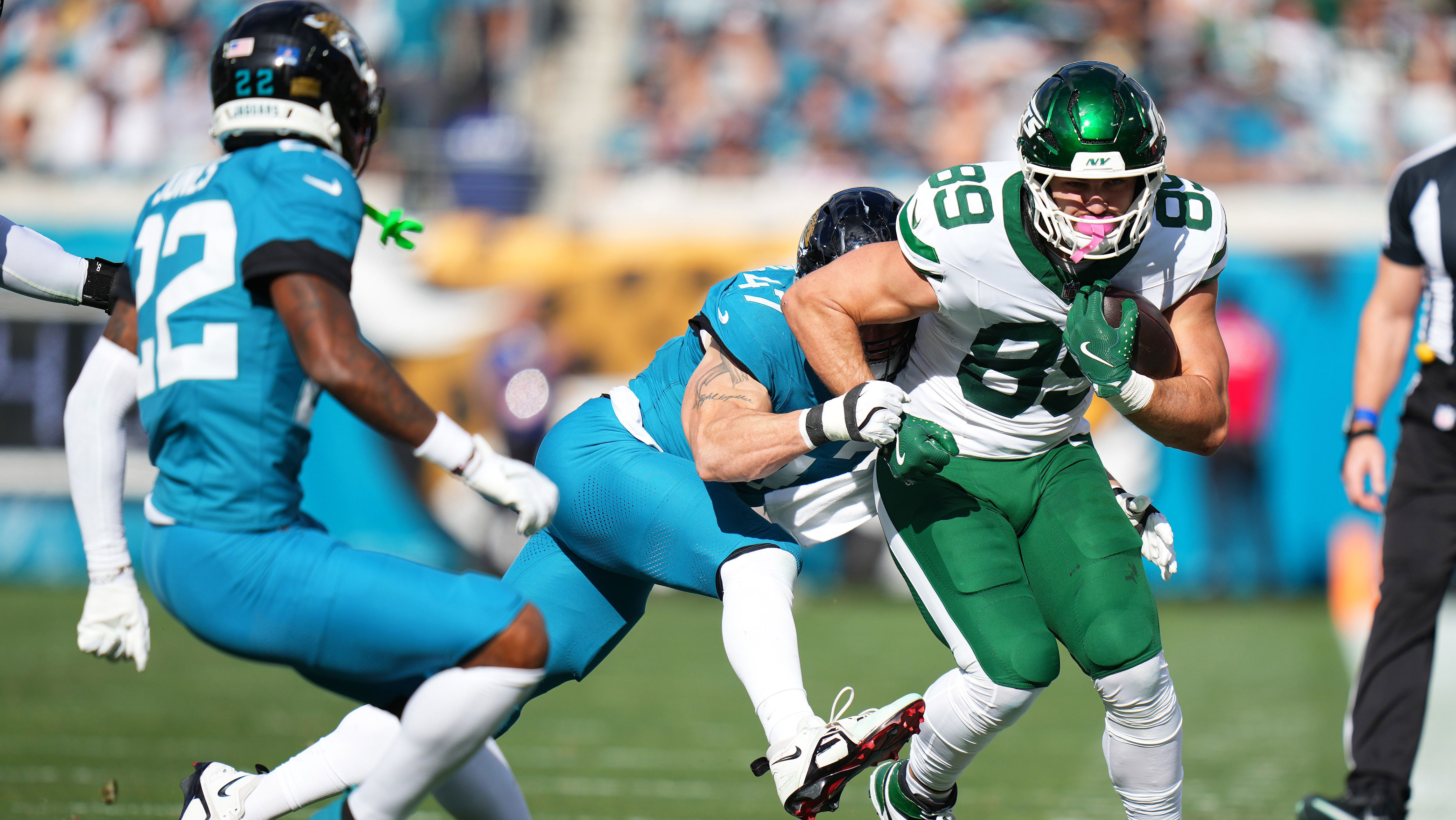 Jets extend ‘key piece’ to $10 million contract, block him from free agency