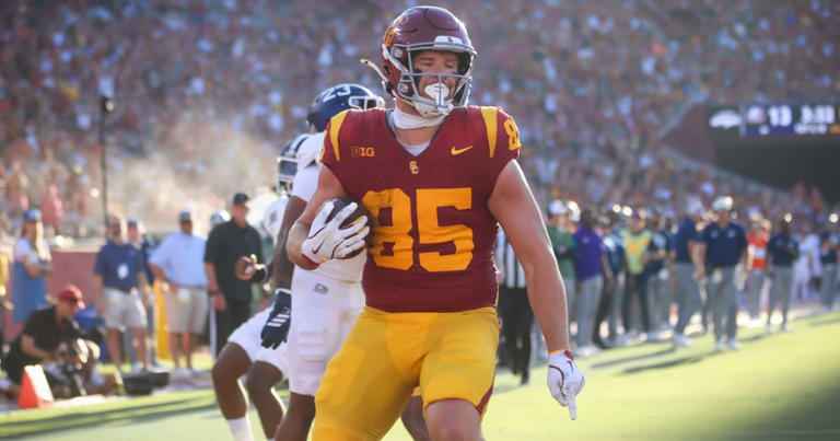 USC TE Walker Lyons reportedly plans to enter NCAA transfer portal