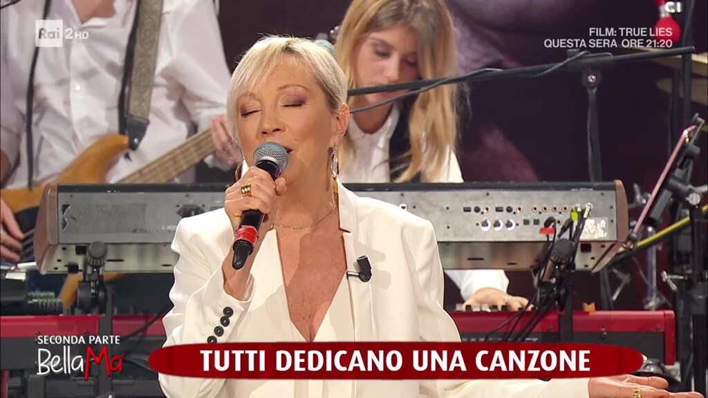 Rita Forte canta "Avevo un cuore che ti amava tanto" - BellaMa' 17/12/2025