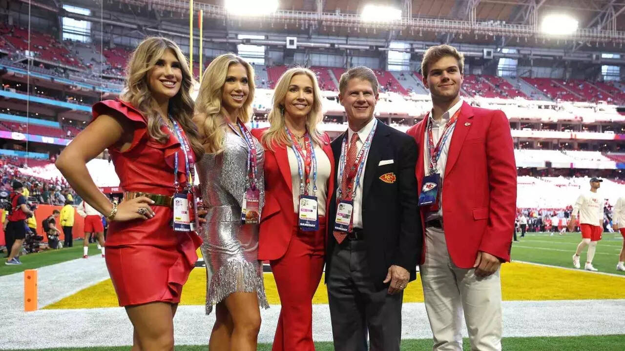 Who is Kansas City Chiefs owner Clark Hunt? His $1.6B fortune, family ...