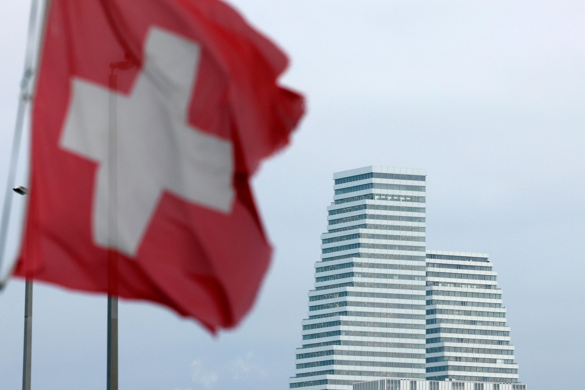 Novartis, Roche near US drug price deal in easing of Swiss trade tensions