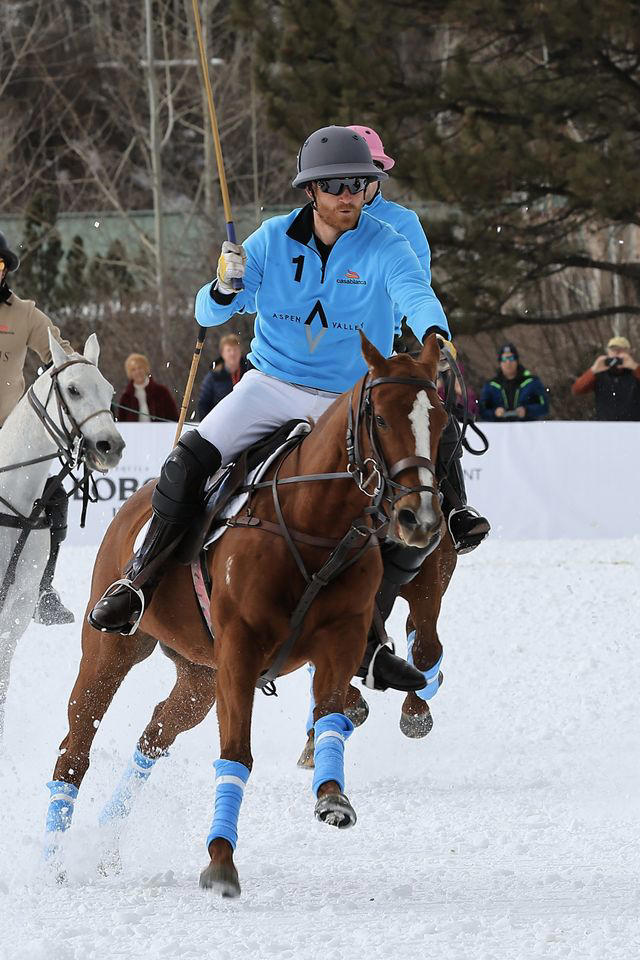 Prince Harry skips royal title and goes by an unexpected last name at ...