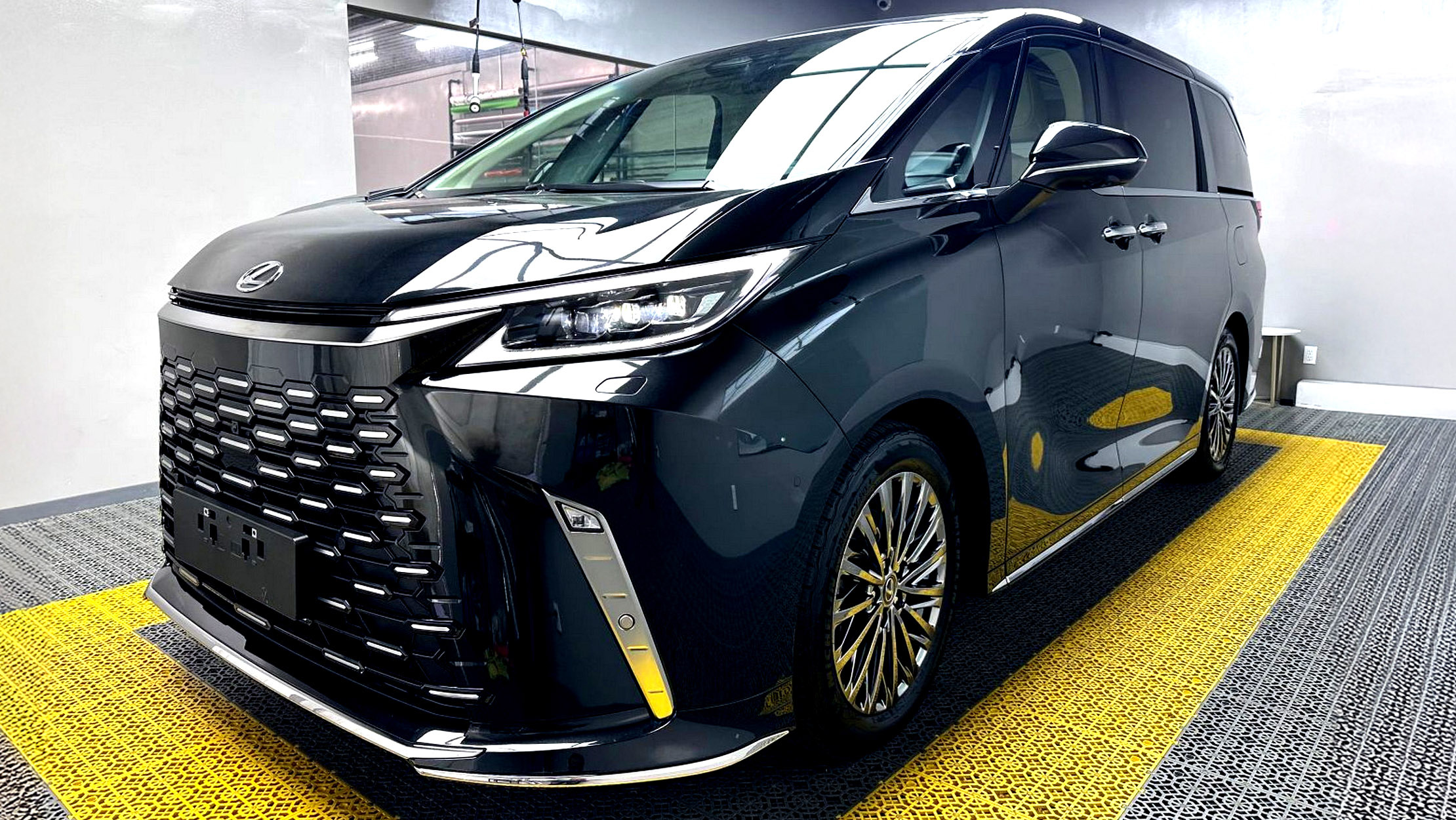 How did a $270K Lexus LM minivan sneak into California with a clean Carfax?