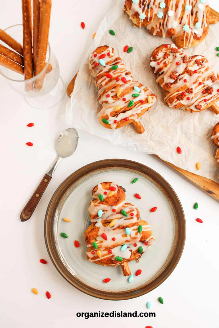 Quick and easy Christmas tree cinnamon rolls