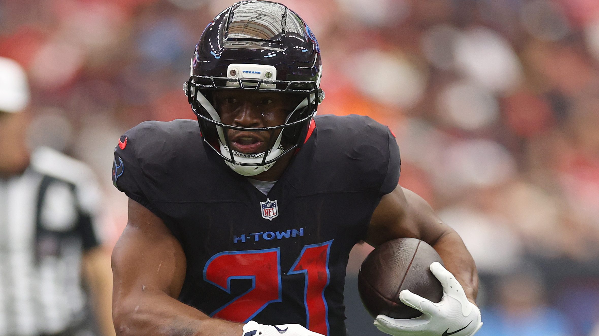 Texans get good news on Nick Chubb amid extensive injury report