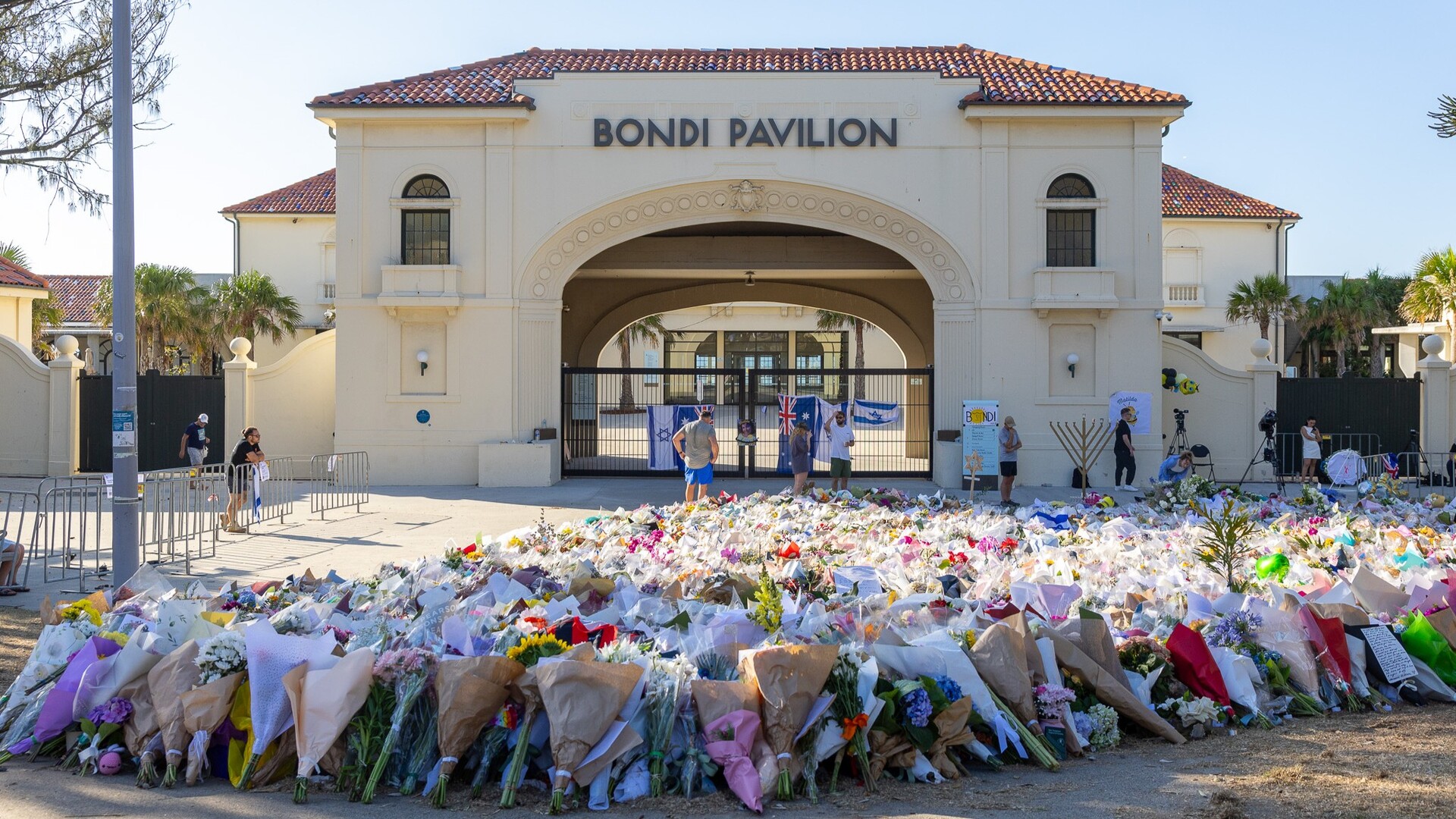 ‘We lost everything’: Labor urged to ‘step up’ after Bondi Beach massacre