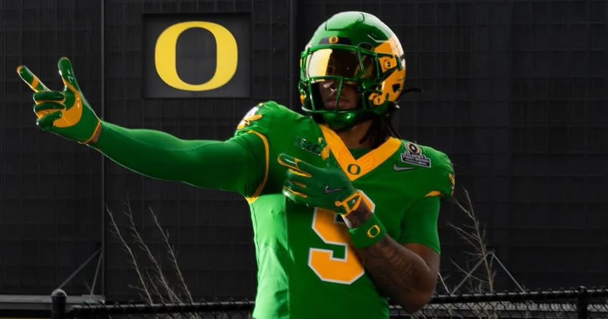Oregon goes with traditional uniform combination vs JMU
