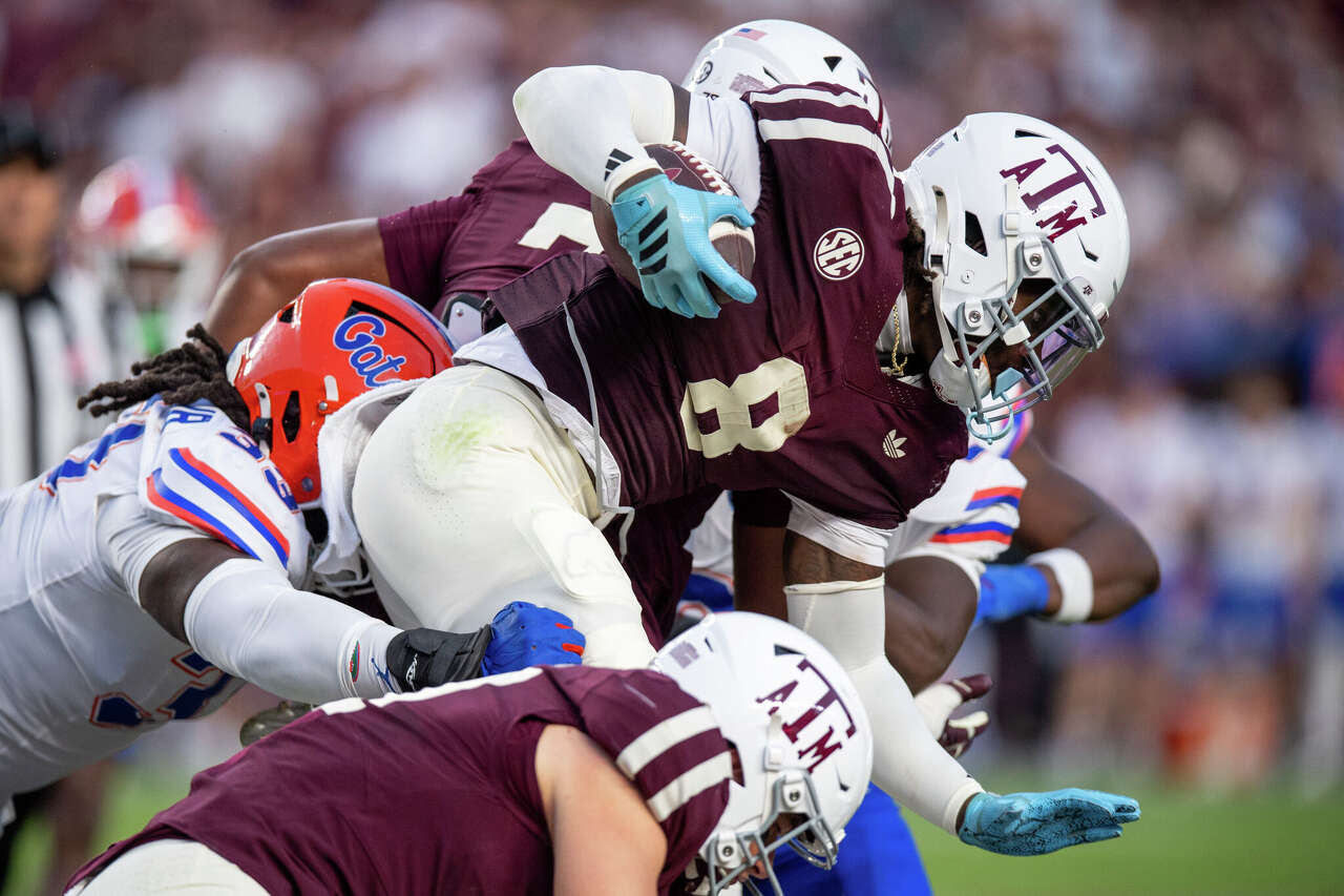 Former Texas A&M RB Le'Veon Moss retires from the NFL after signing as ...