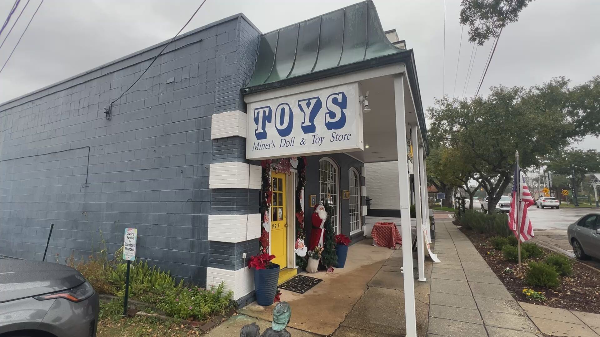 Coast shoppers race clock for last-minute Christmas gifts