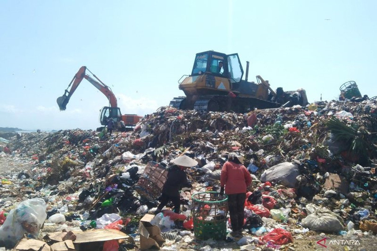 Tok! Penutupan TPA Suwung mundur November 2026, Menteri LH setuju ...
