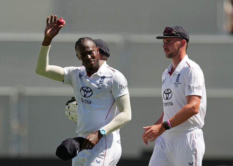 Cricket-Australia bowled out for 371 in first innings of third Ashes Test