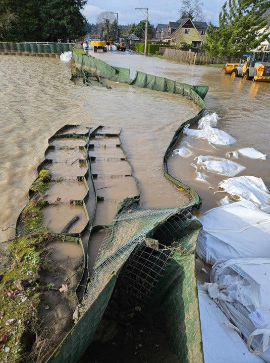 Watch: Levee failure prompts overnight evacuations, impacts hundreds of ...