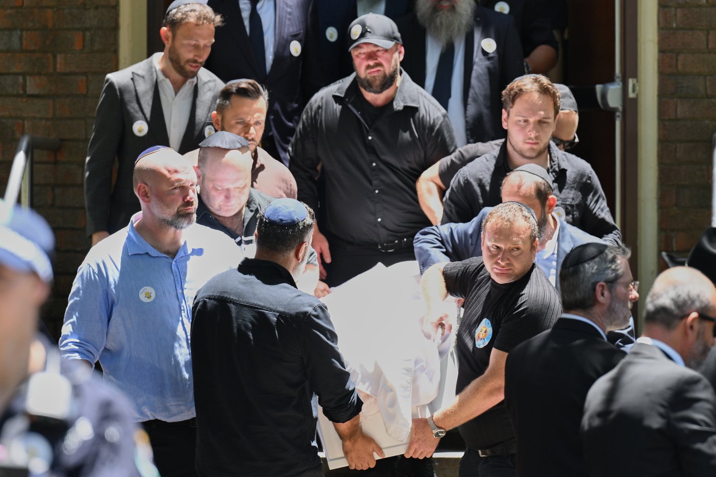 Mourners grieve 10-year-old killed in Bondi mass shooting as Australian ...