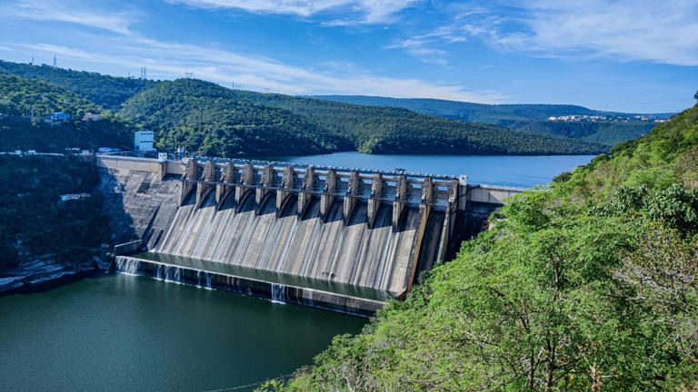 Washington dam failure sparks sudden, dangerous flash flooding