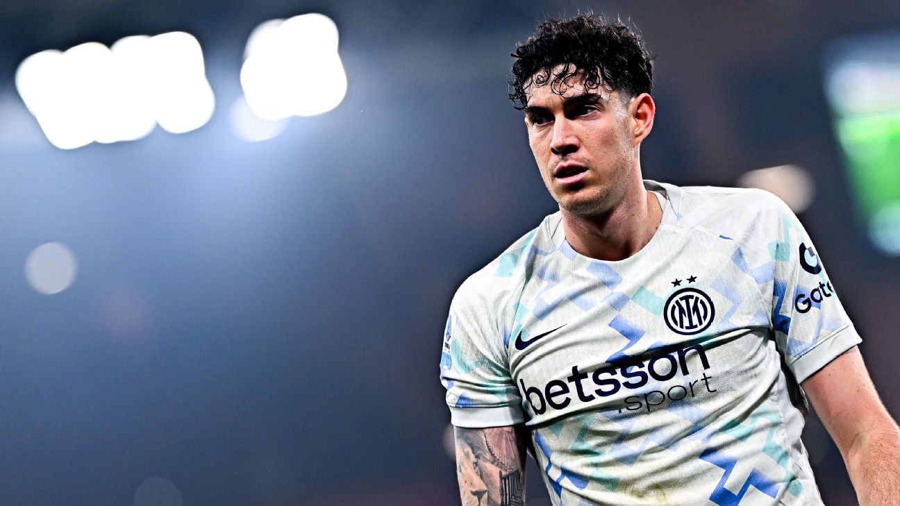 Transfer rumors, news: Barcelona pursue Inter's Bastoni