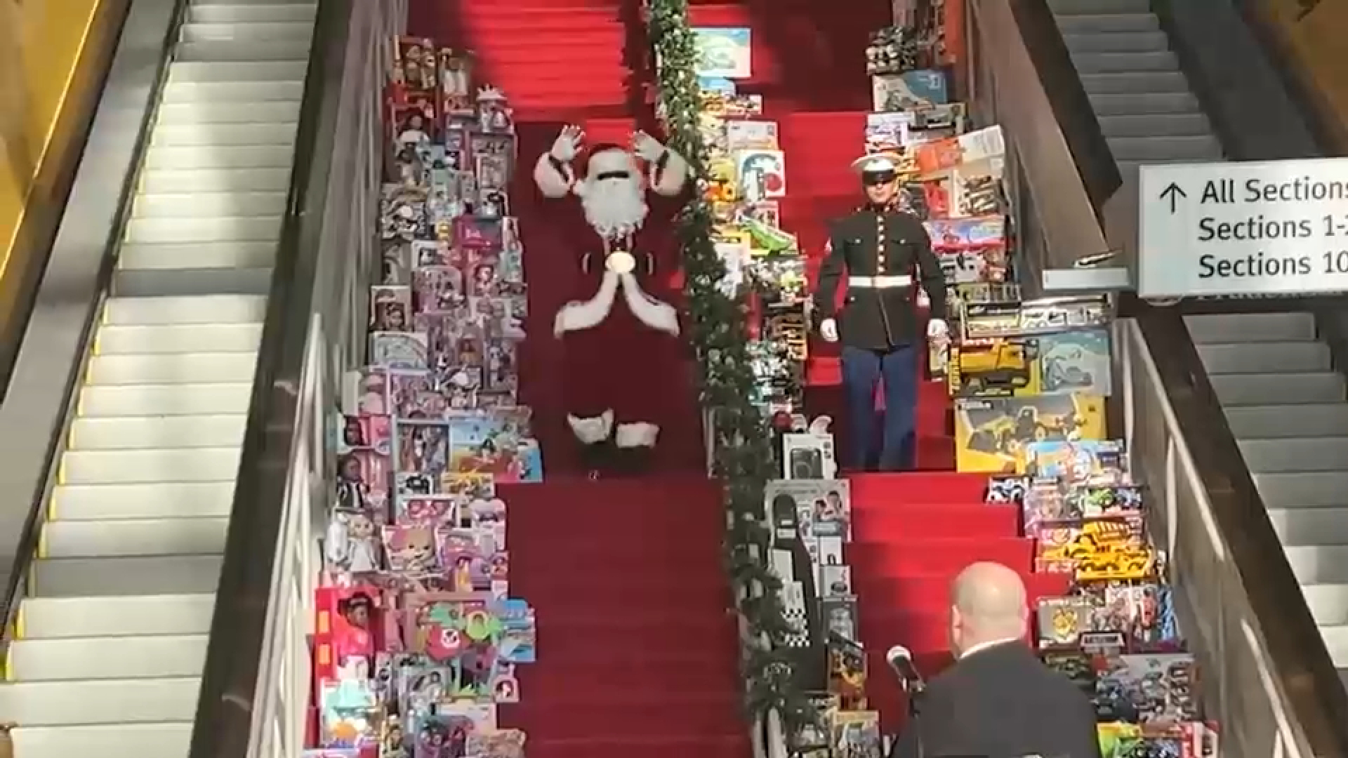 Kids in Newark gets special surprise from Santa at annual Toys for Tots ...