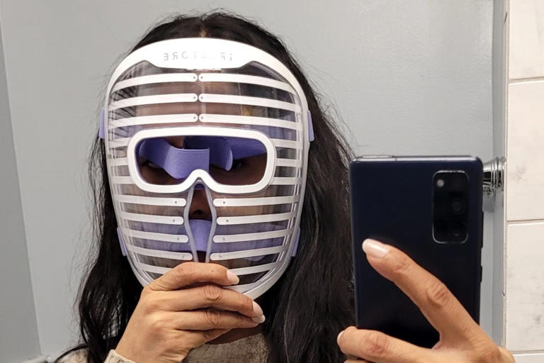 I tested iRESTORE’s Illumina face mask — one week in, I’m glowing