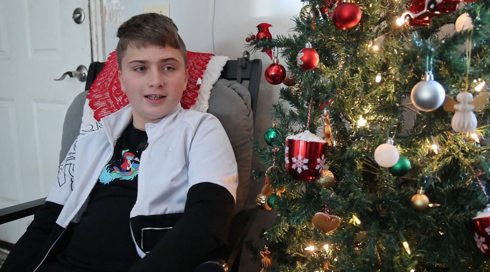 13-year-old brings Christmas gifts to nursing home residents