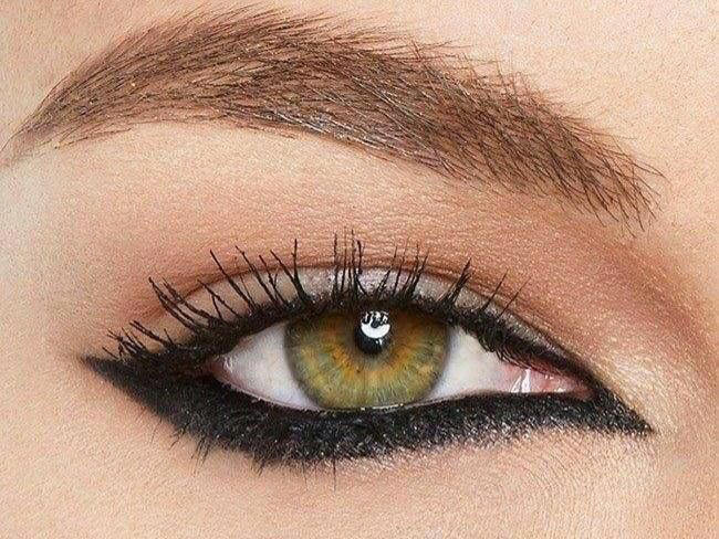 7 Gaya Graphic Eyeliner yang Bisa Kamu Coba