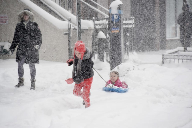 How do Capital Region school districts decide a snow day?