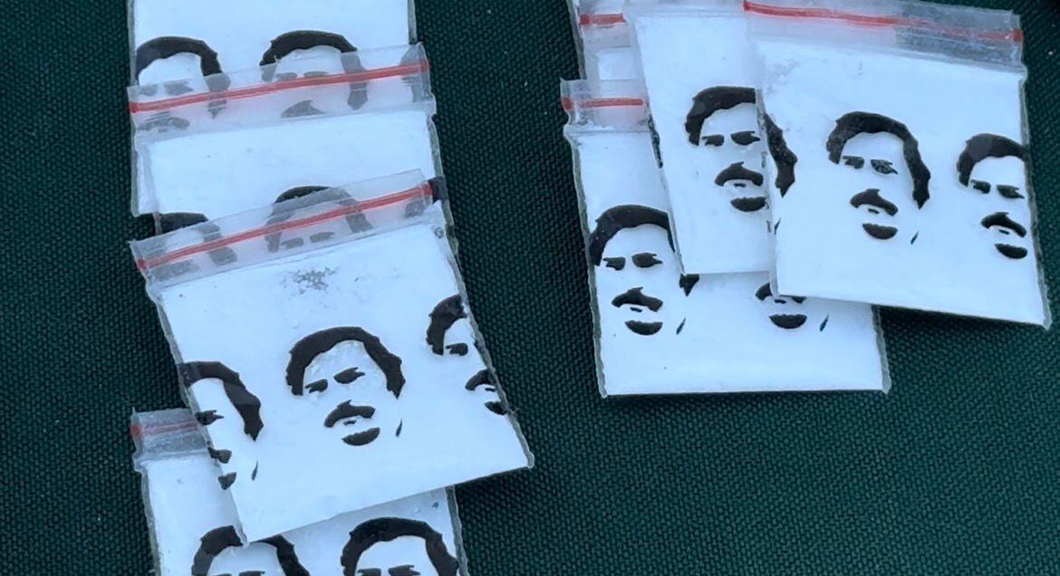 Vendían droga en bolsas con el rostro de Pablo Escobar: 11 detenidos ...