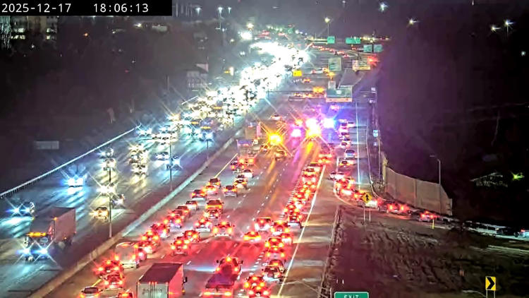 3-vehicle crash on Watterson Expressway blocks traffic in east Louisville