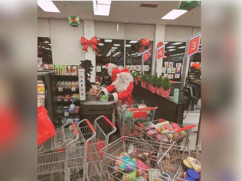 Santas, elves rob Plateau grocery store in Robin Hood-inspired heist