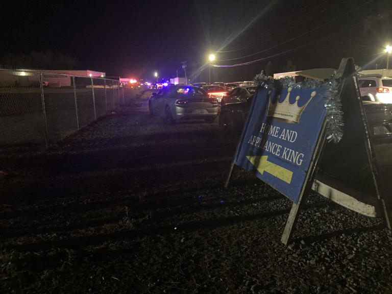 3 shot, 1 airlifted in shooting at Home and Appliance King in Lexington