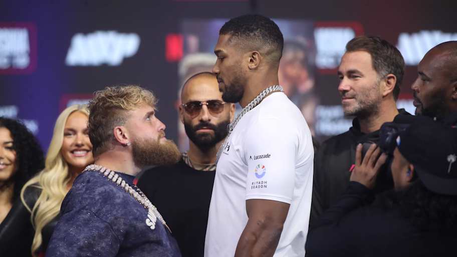 Jaxson Dart's GF Marissa Ayers steals spotlight as ring girl for Jake Paul fight