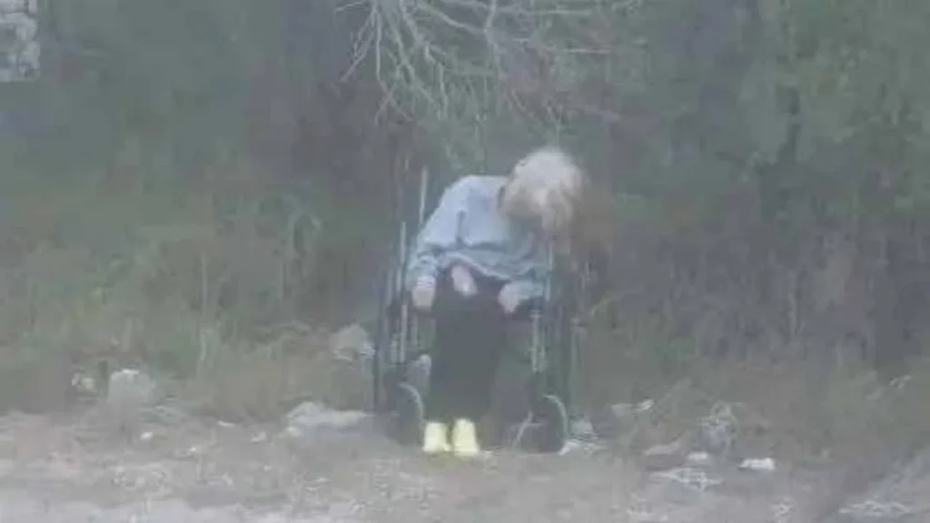Buscan a familiares de mujer de la tercera edad abandonada en Playa Bagdad