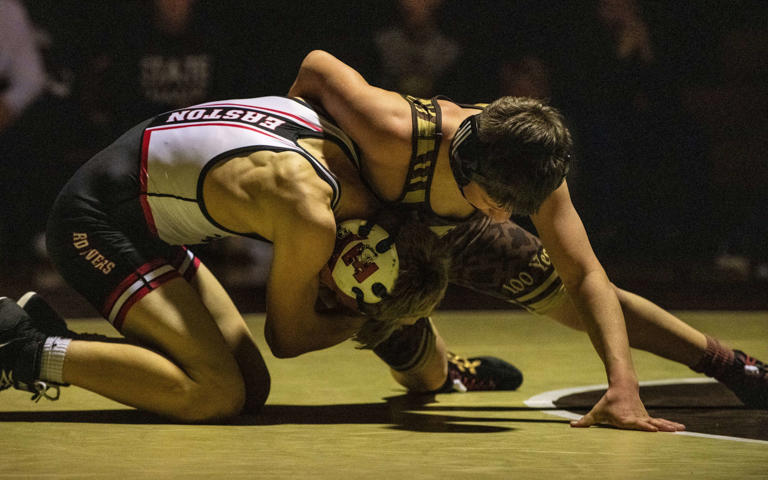Bethlehem Catholic wrestlers pile up bonus points to down Easton