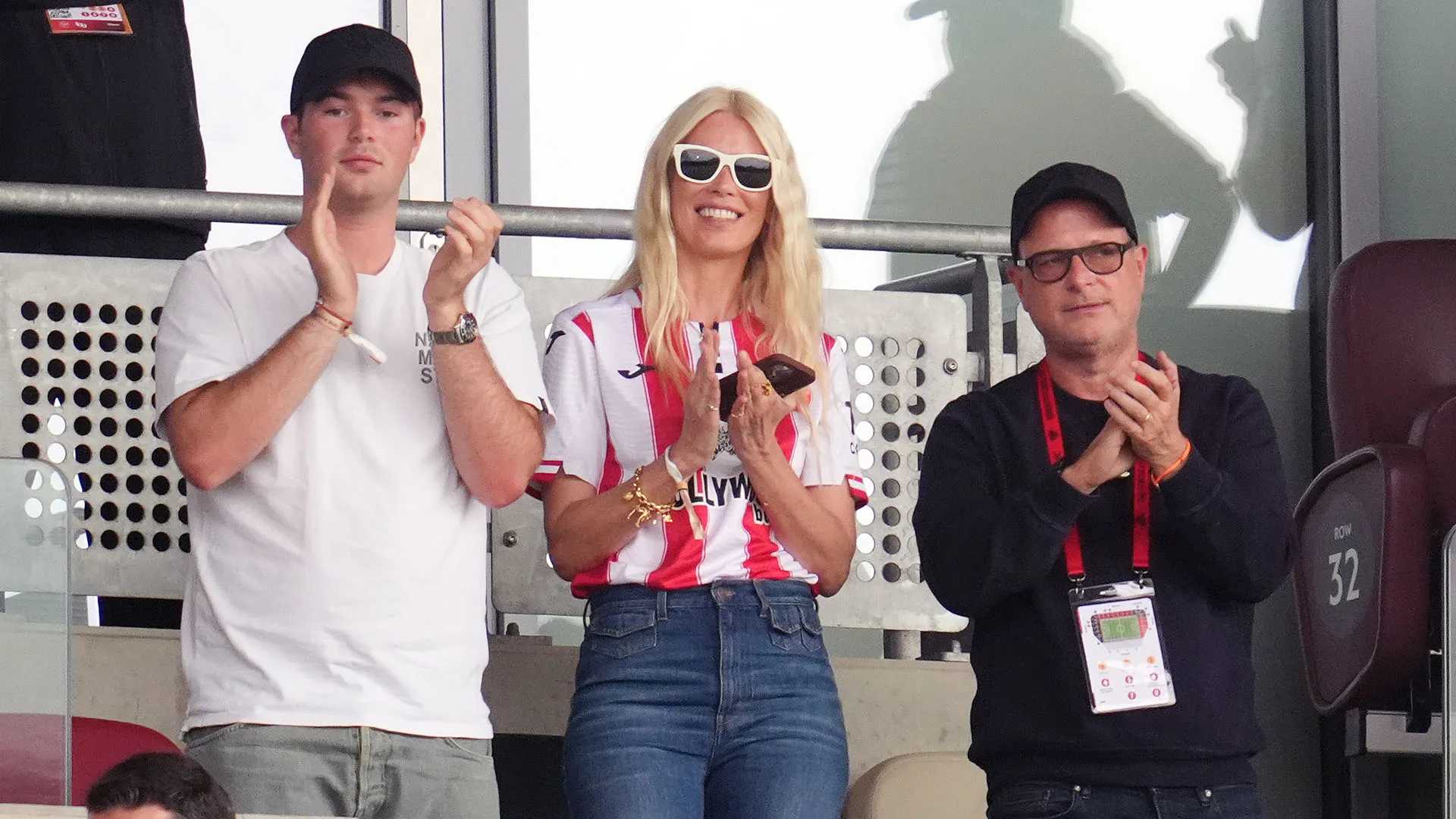 Legendarisch supermodel wordt fan: foto's van Claudia Schiffer