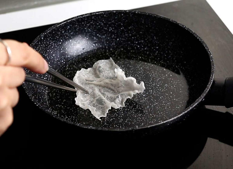 How to make rice paper chips?