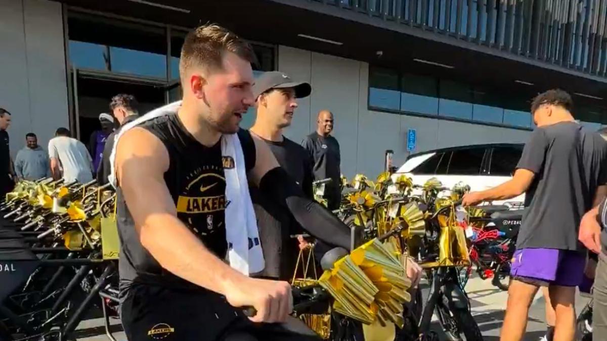 A falta de bicicletas de Vinicius, Doncic se las regala a los Lakers