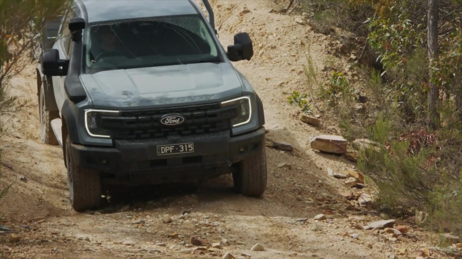 Ford Ranger Super Duty - Double cab in command grey - Off-road driving