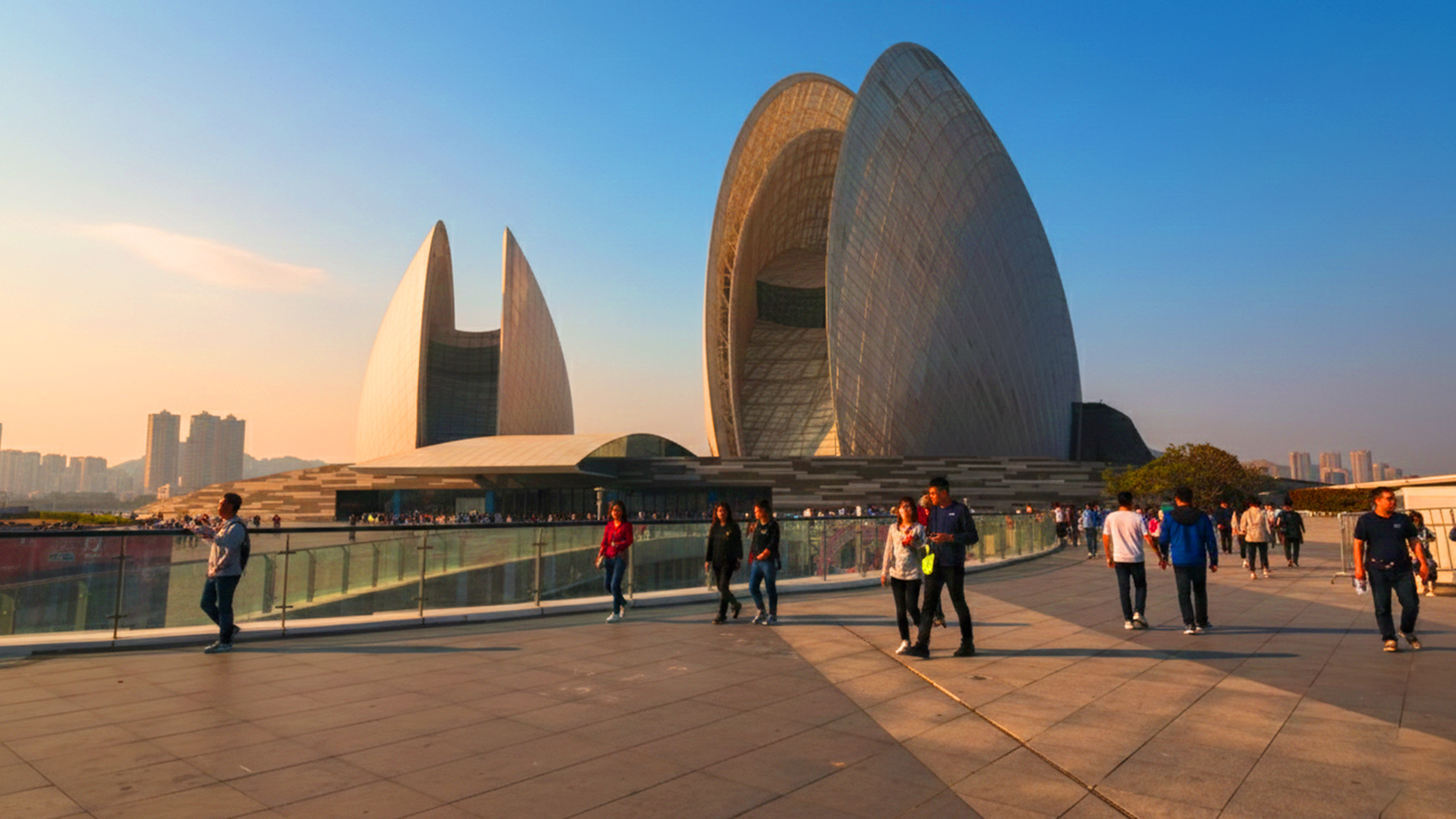 Het Zhuhai Opera House lijkt op een reusachtige schelp