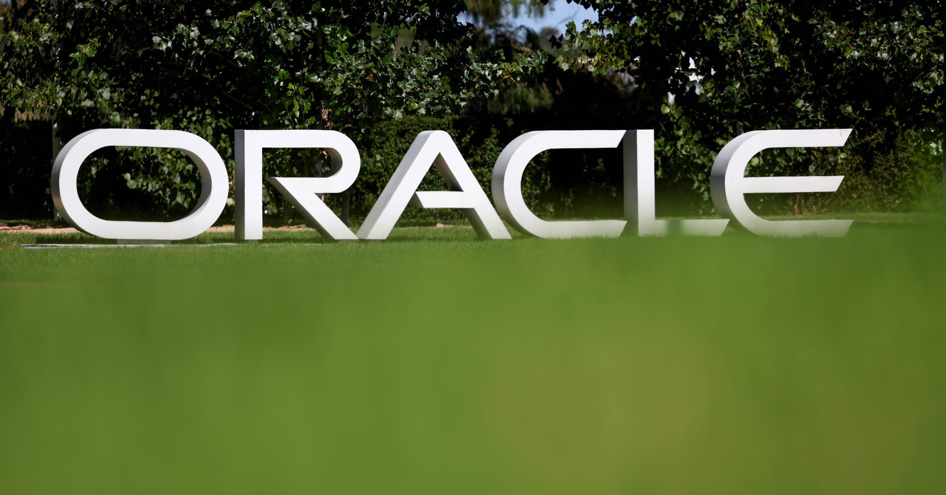CNBC daily open: Oracle's debt seems to be affecting data center funding
