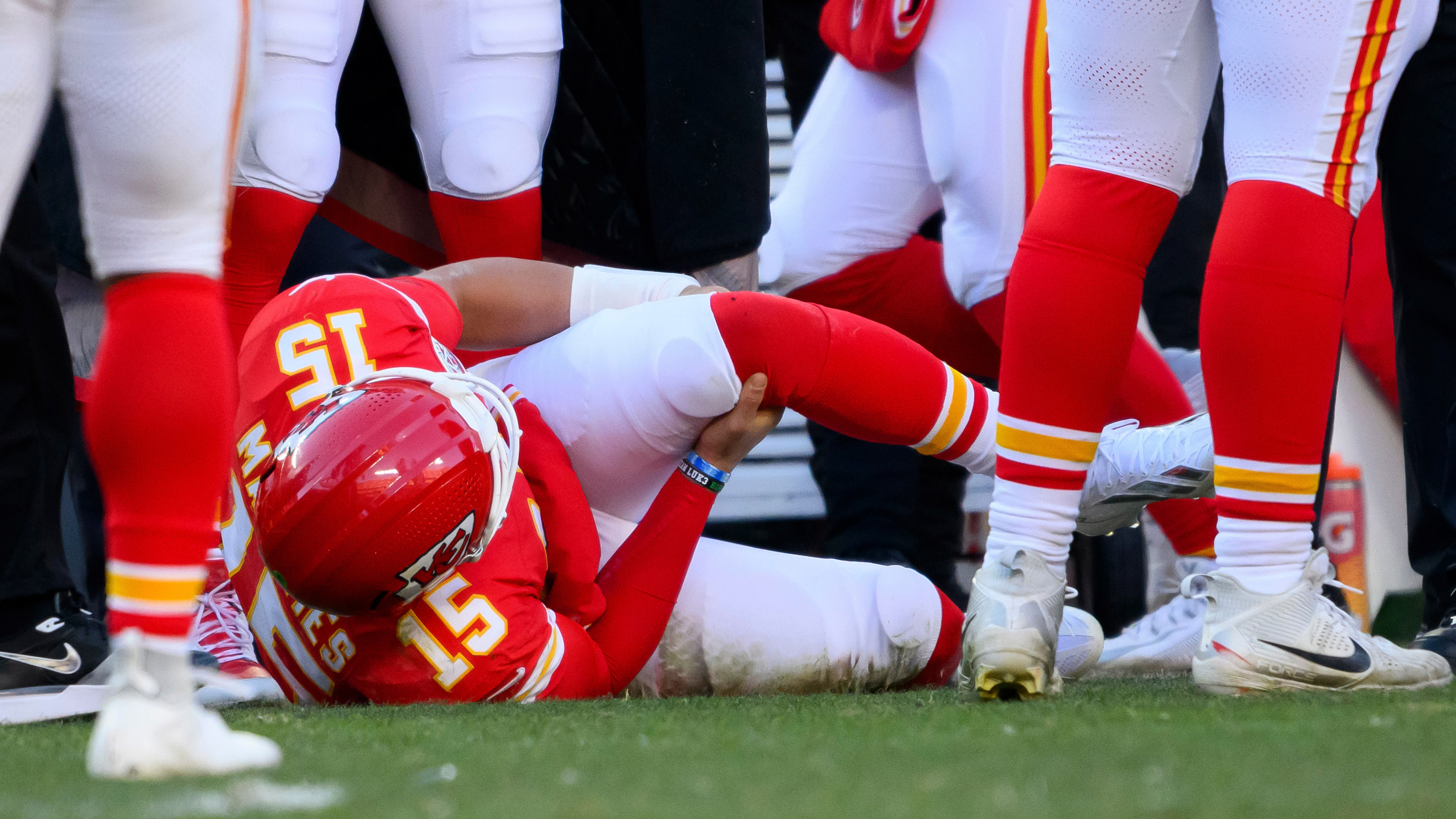 Will Patrick Mahomes be back for 2026? Chiefs detail timeline for knee ...