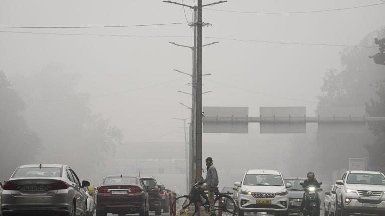 Toxic smog engulfs city, AQI hits 370; pollution control measures triggered
