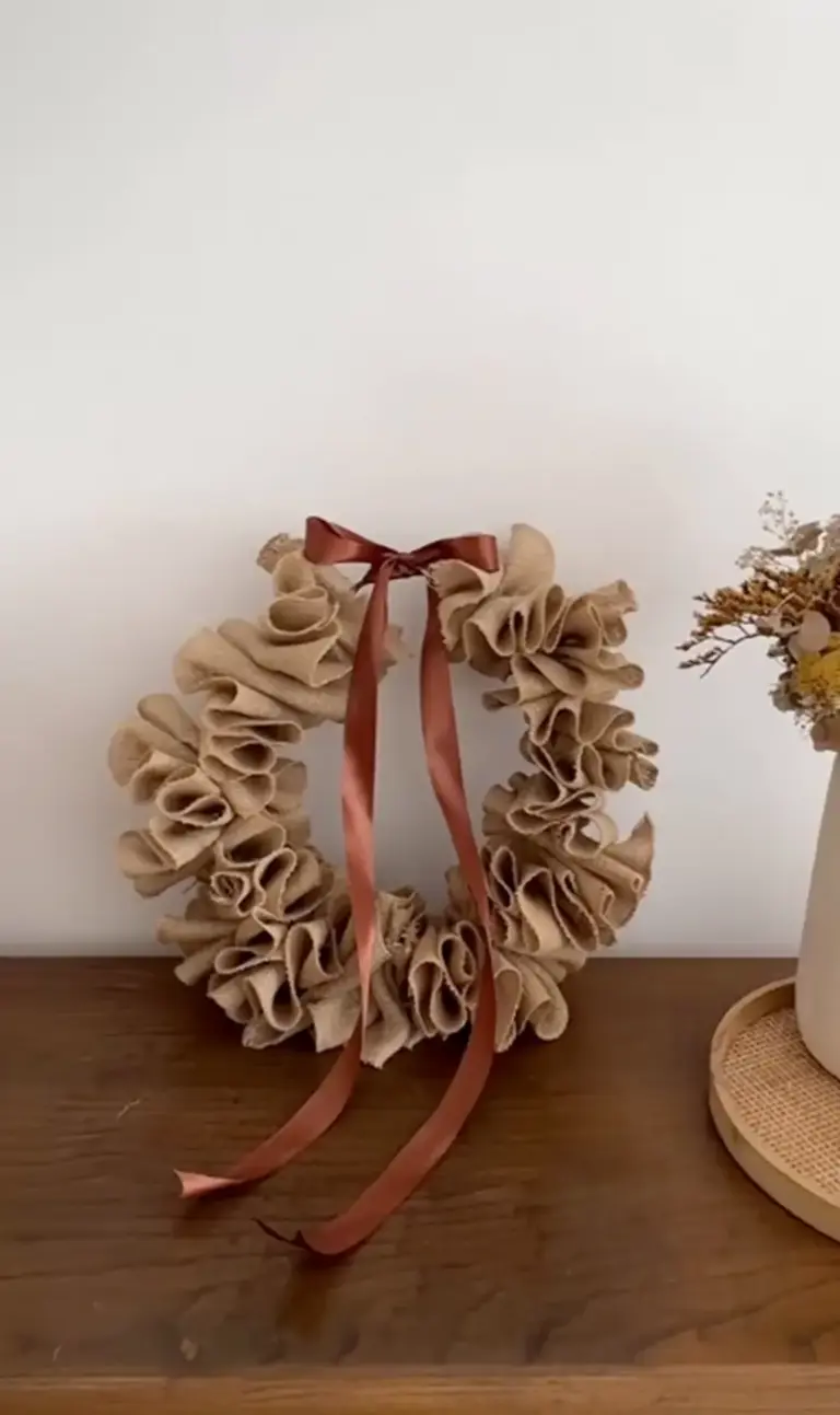 La corona de Navidad viral que parece de tienda y se hace con una percha