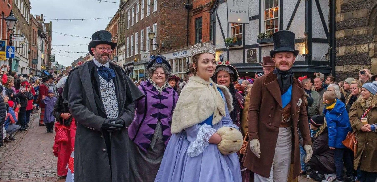 Couple caught in yellow box junction at Rochester’s Dickens Festival ...