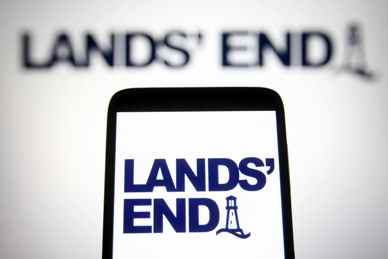 Get the Lands’ End floral fleece pullover for $25 at Macy’s — perfect ...