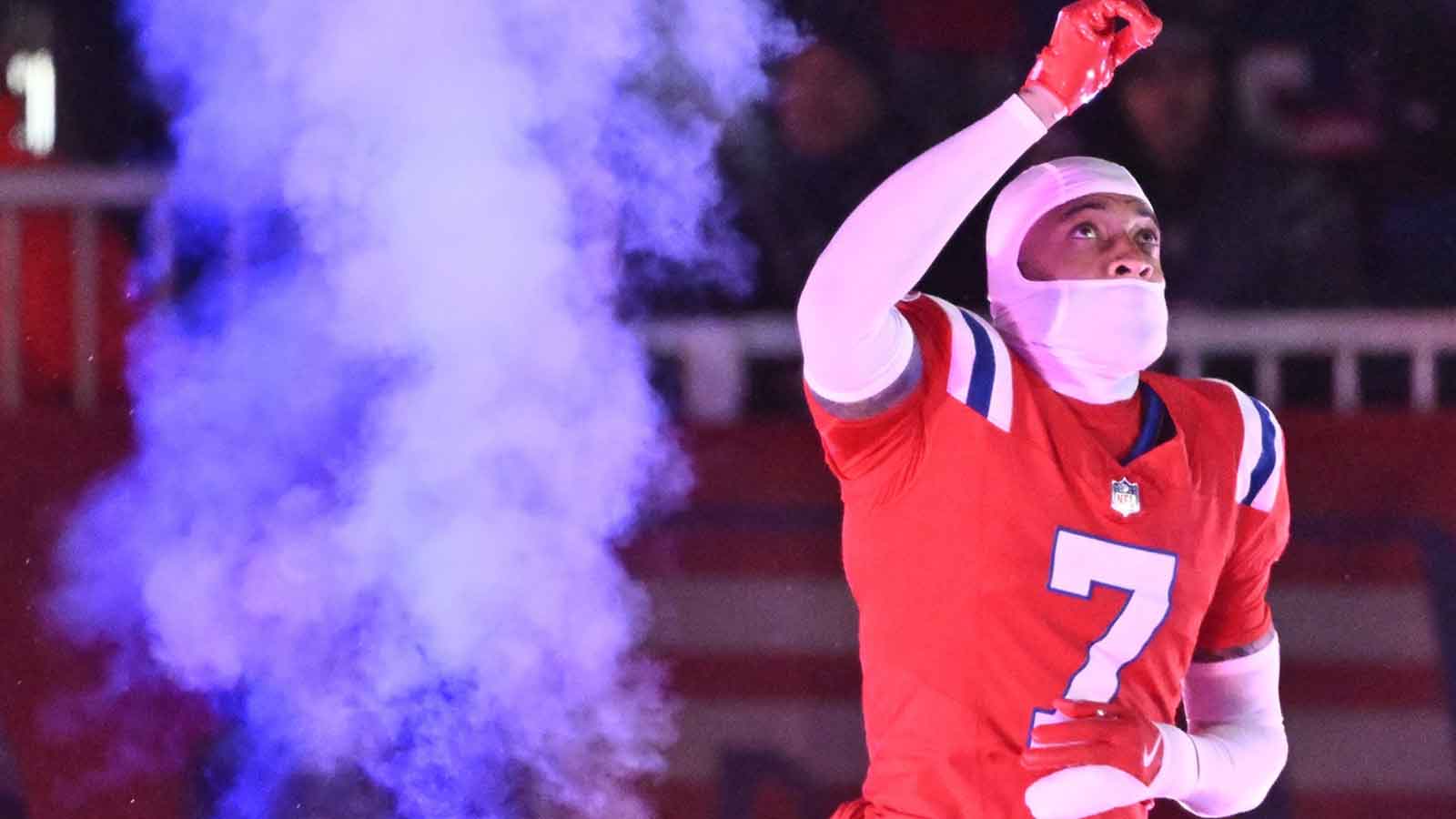 Patriots’ Carlton Davis headlines laundry list of defensive injuries ...