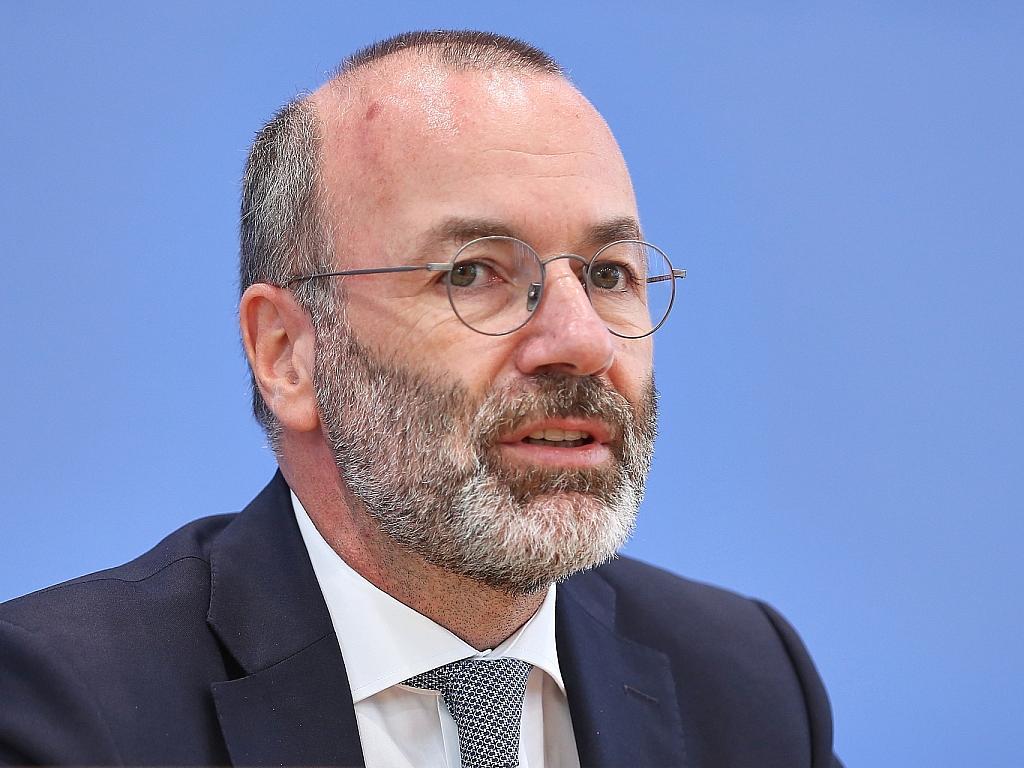 Weber drängt auf schnellen Beschluss zu Abschiebezentren
