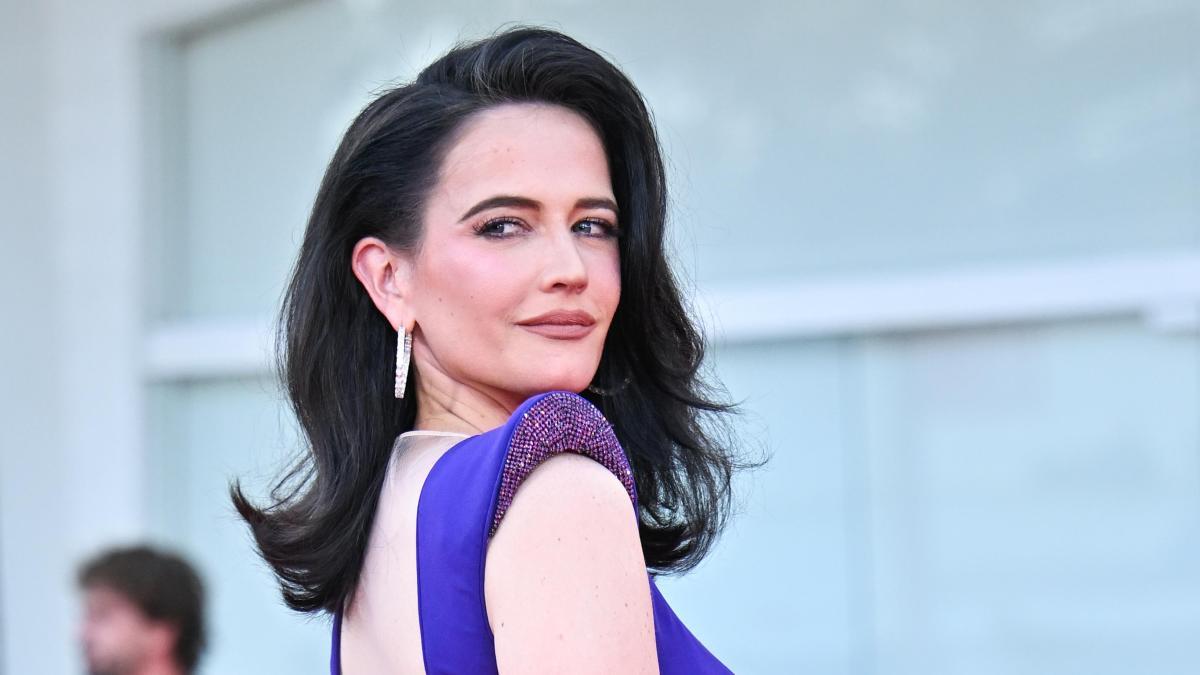 La enigmática Eva Green regresa con todo y no solo como tía de 'Miércoles'