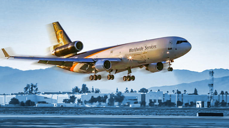 How the McDonnell Douglas MD-11's 3-engine design created handling ...