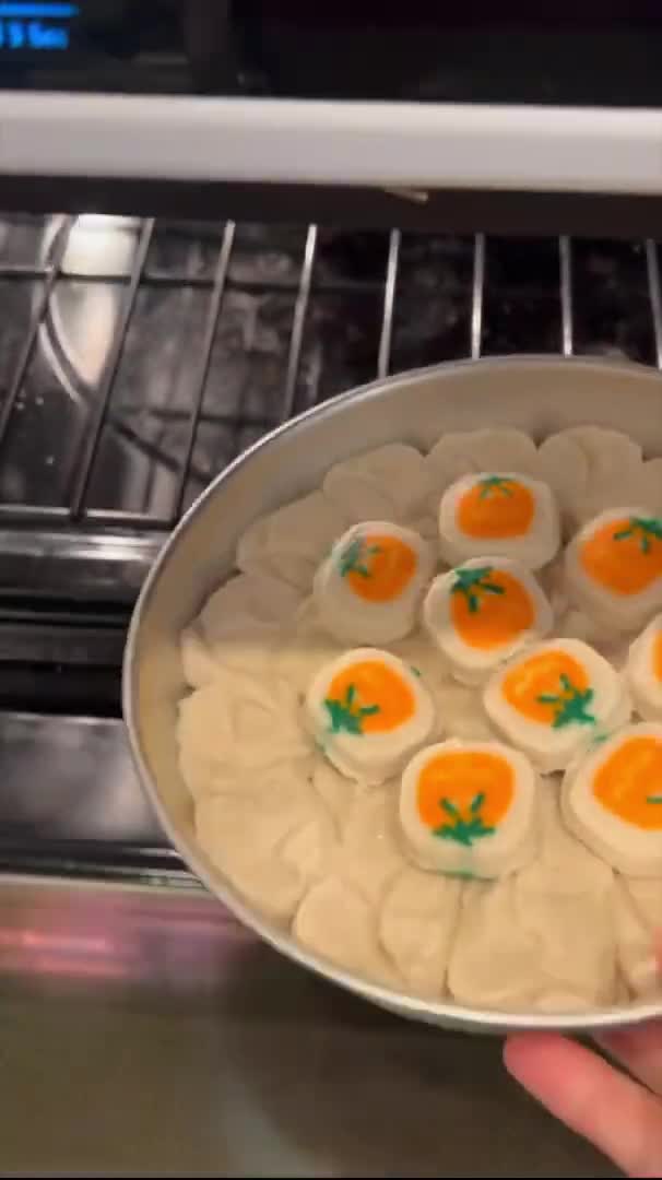Squish #Pillsbury Halloween cookies into a baking pan 🎃🕸️👻