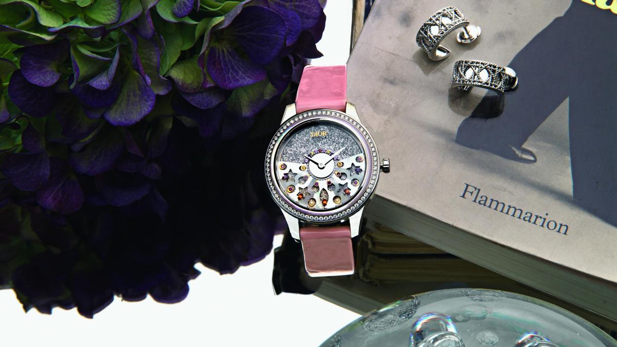 Dior transforma el tiempo en un talismán de elegancia en forma de reloj