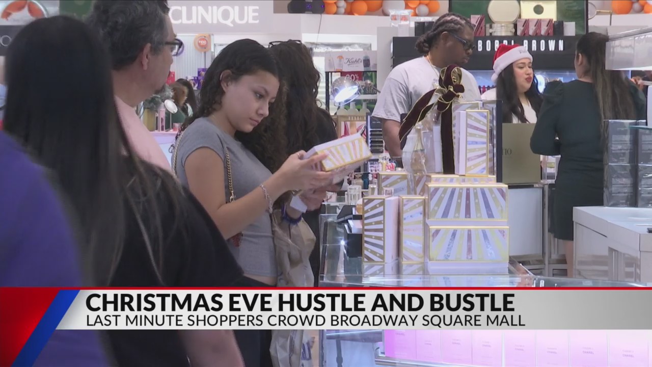 East Texans line up for last minute Christmas shopping at Broadway ...