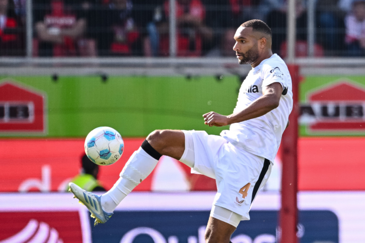 Als Ersatz für Jonathan Tah? Bayer 04 wohl mit diesem Abwehr-Juwel einig